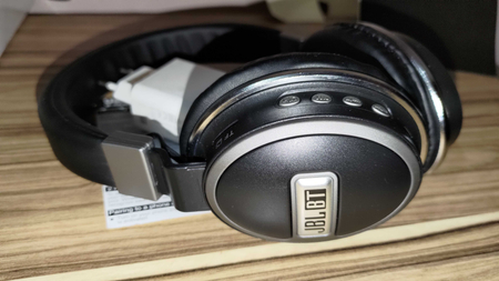 Bluetooth naushnik