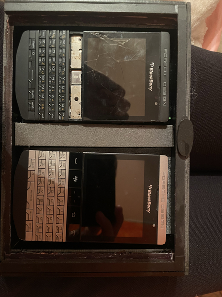 Продаётся blackberry P9981 p/d