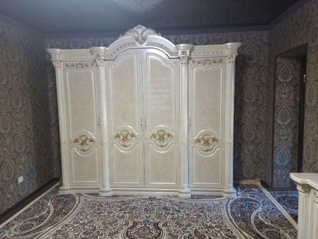 Komplekt mebel sotiladi