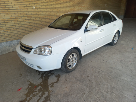 Продаю Lacetti 1.8 2 позиция в хорошом состаяние