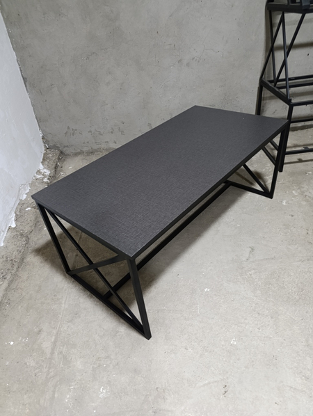 Jurnalniy stolik loft