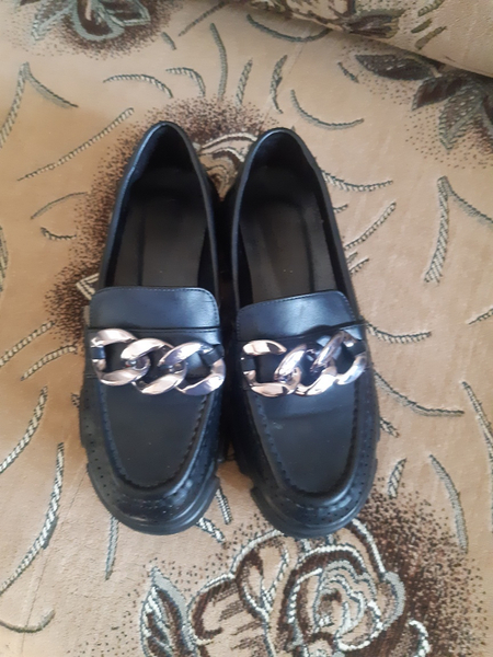 Продам кожаные женские туфельки.