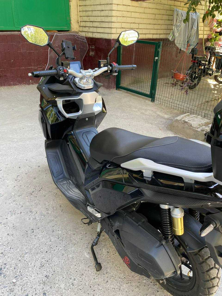 Продам скутер 150 кубов