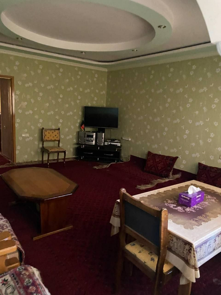 Продам 3 комнатную,Метро Ойбек, точка вкуса,Центр