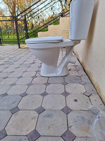 Продается унтаз с бачком.