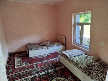 Toza hovoda togʻ bagridagi dacha oila ulfatla uchun