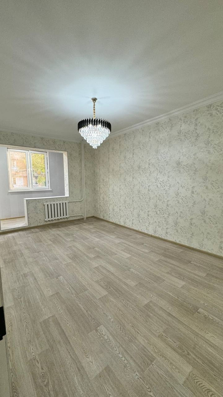 Срочно продается на Авиасозлар-2 (1в2/2/4 евро ремонт балкон 1.5х6)