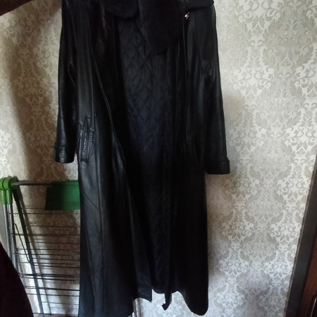 Кожанный плащ продаётся