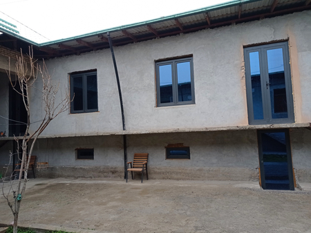 Akfa rom eshiklar yasab urnatamiz bulib tulash xam bor