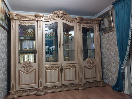Стенка залатистойэ сотилади