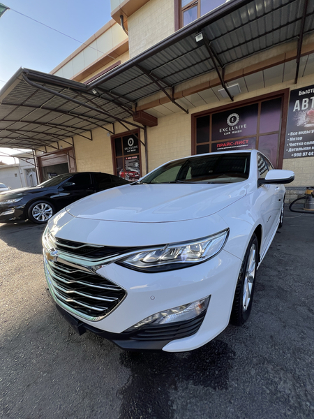 Oq Malibu 2 Premier srochno, 1 qo'l 21900 km