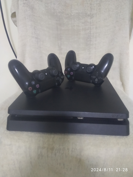 PS 4 slim сатаман (продам PS4 slim)