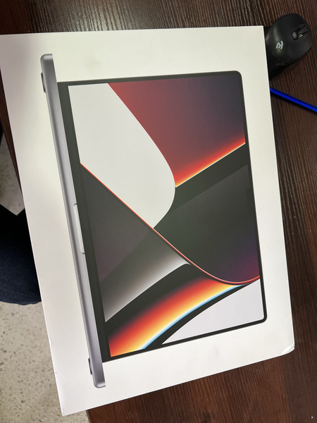 Yangi Apple Mac book pro