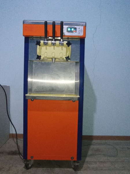 Muzqaymoq aparat sotiladi