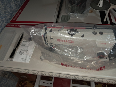 Швейная машина BRUCE  model Q5, прямая строчка машина совершено новая.