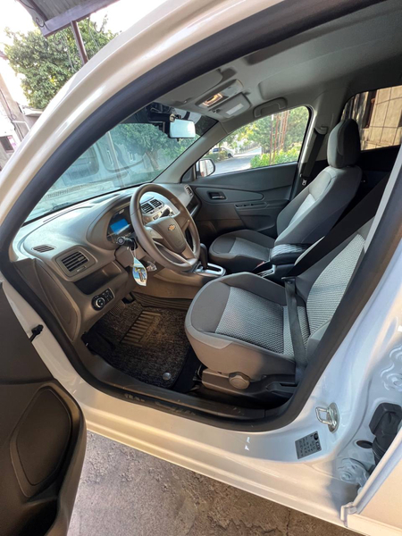 Kobilt 2024 yil avtomat oq rang 700 km prabeg kraska toza 12700$