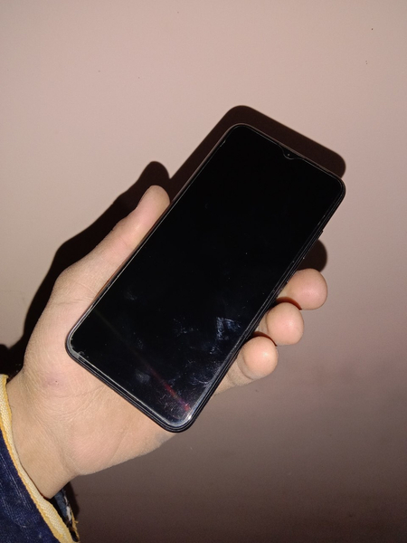 Honor 10 i 128 gb faqat karopkasi bor Holati ideal aybi yoq