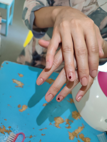 Manikur gel shlak qilaman 30mingdan boshlanib 60 ming sumgacha navoiy
