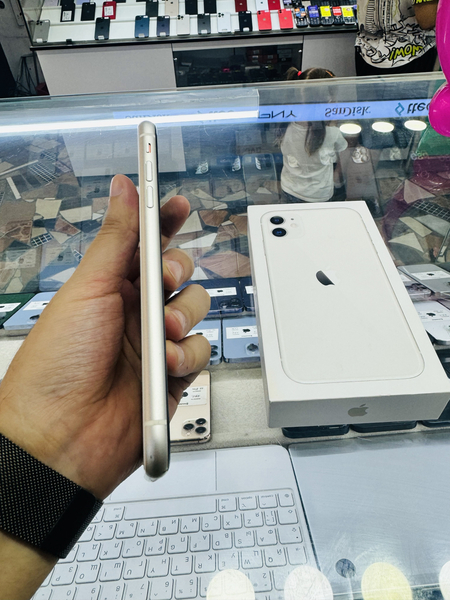 iPhone 11  64 gb white 100% batare