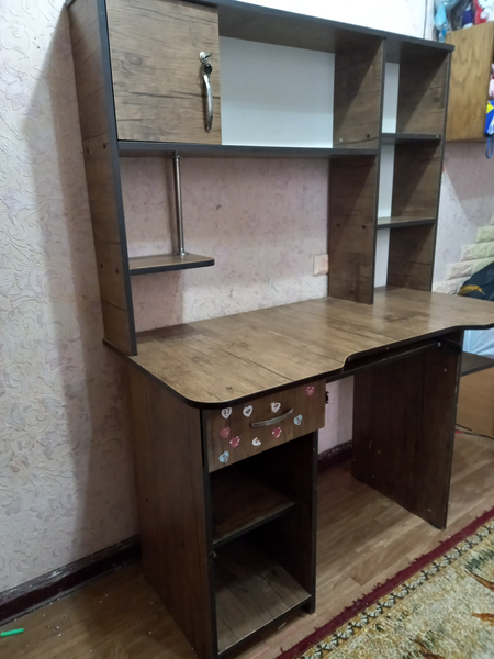 Отдам бесплатно письменный стол