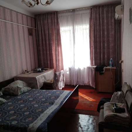 Продается трех комнатная квартира