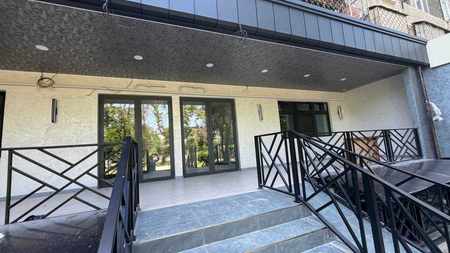 Сдается в аренду коммерческое помещение на первой линии (Юнусабад)