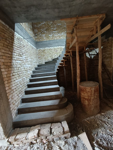 Beton zinalar xizmatini taklif qilamiz.