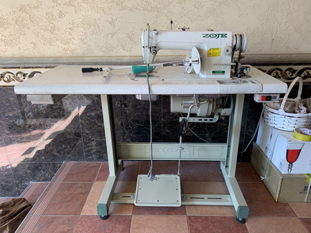Продается Zoje Sewing Machine