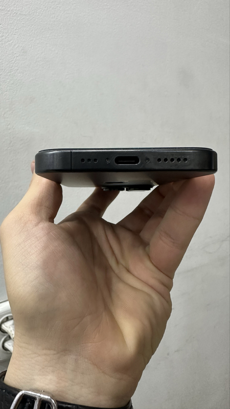 IPhone 15 pro black titanium