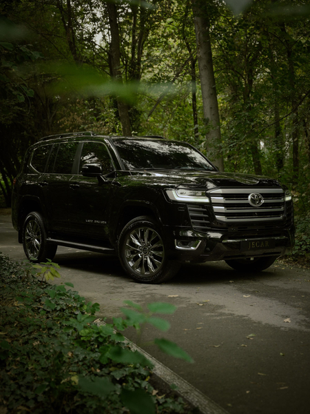 Toyota Land Cruiser 300