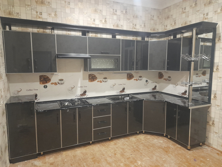 Kuxniy mebel xar xil turda