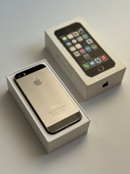 iPhone 5S в идеальном состоянии