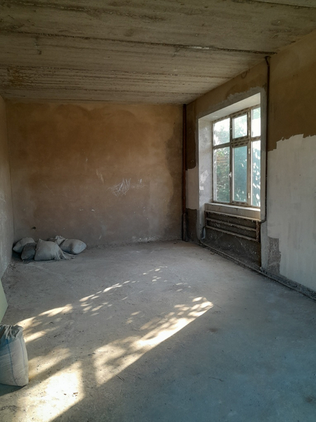 Продаётся 4,3 соток,2 этажа, 5 ком.Юнусабад