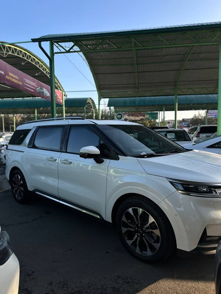 Kia Carnival full koreyskiy 2023yil