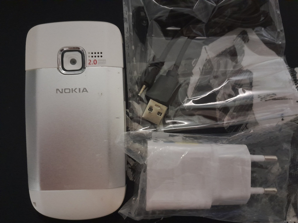 Assalom alekum telefon sotiladi original Nokia c3