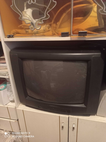 Televizor sotiladi