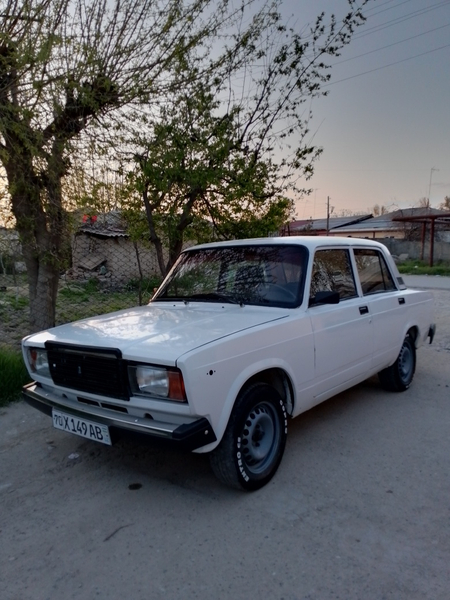Vaz 2107 sotiladi