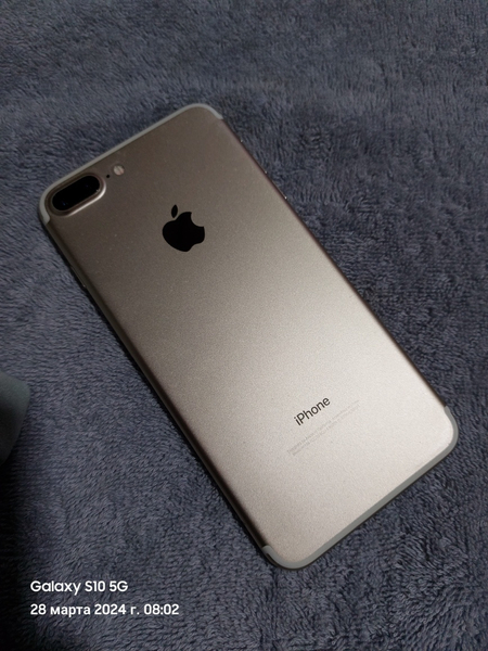 iPhone 7 plus с гарантией , идеальный