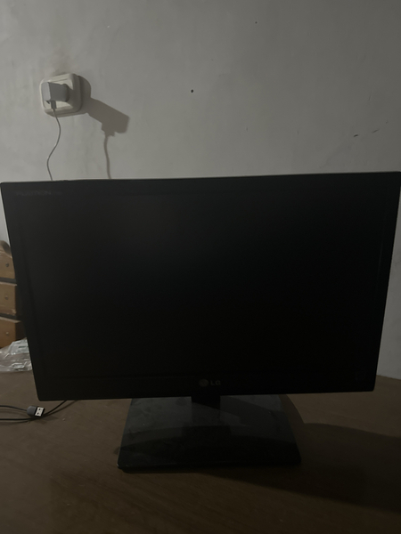 продам 2 монитор + в бонус блок питание 450W