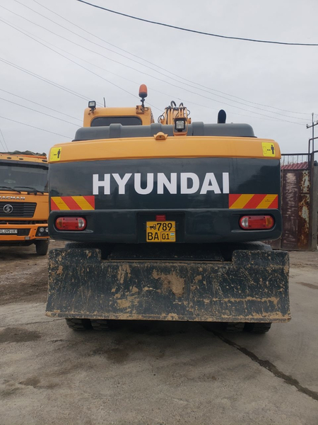 Ekskavator Hyundai 140 tali sroʻcni sotiladi