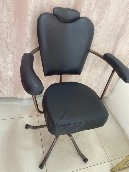 Salon mebellari sotiladi