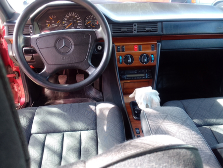 Продам Mercedes Benz W124 E200
