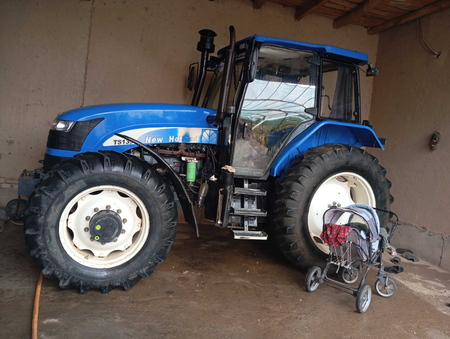 Yangi traktor sotiladi