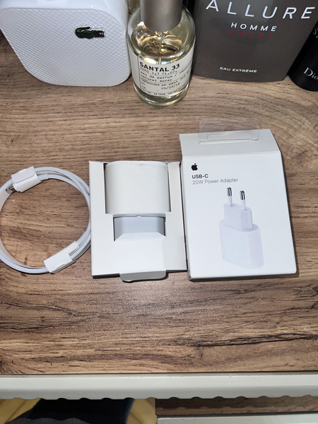Apple Adapter 20 W Original 100 % и кабель оригинал