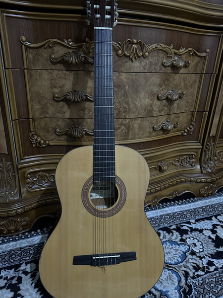 Gitara sotiladi Honor