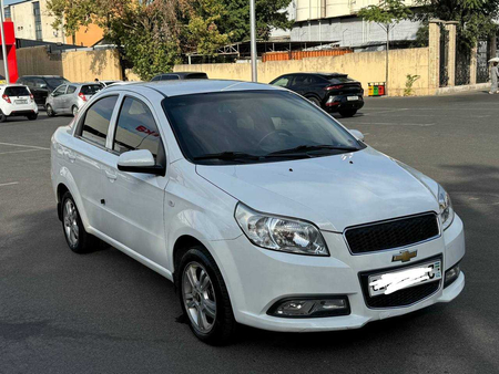 Nexia 3 avtomat sotiladi