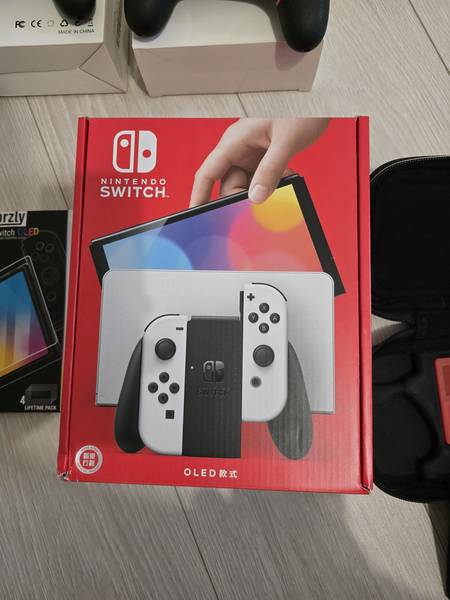Nintendo Switch Oled+3 игры+2 доп джойстика+сумка+защит стекло