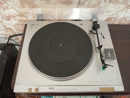 Продам проигрыватель винил дисков AKAI model AP-B110.