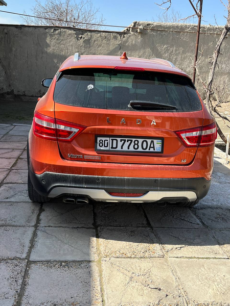 Lada Vesta Kros sotiladi