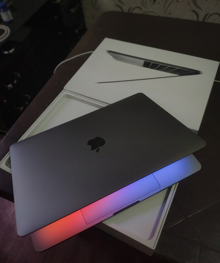 MacBook PRO в идеальном состояние. Полный комплект,